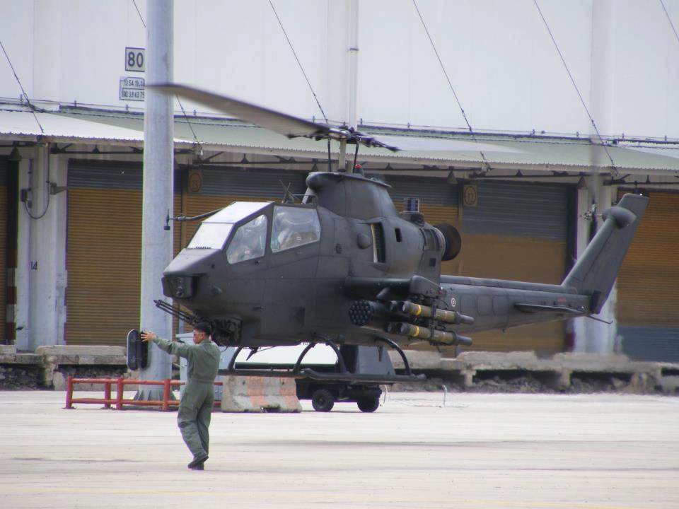 THAIDEFENSE-NEWS: ประมวลภาพ AH-1F Cobra และ AS550 C3 Fennec