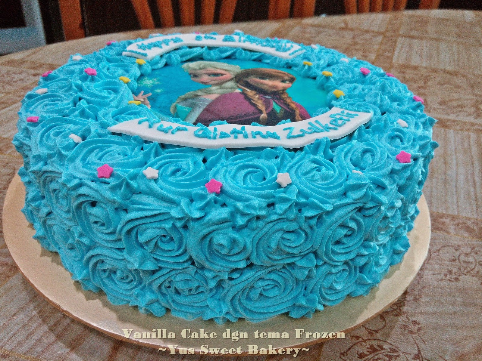 Yus Sweet Bakery: Kek Vanilla dengan tema Frozen