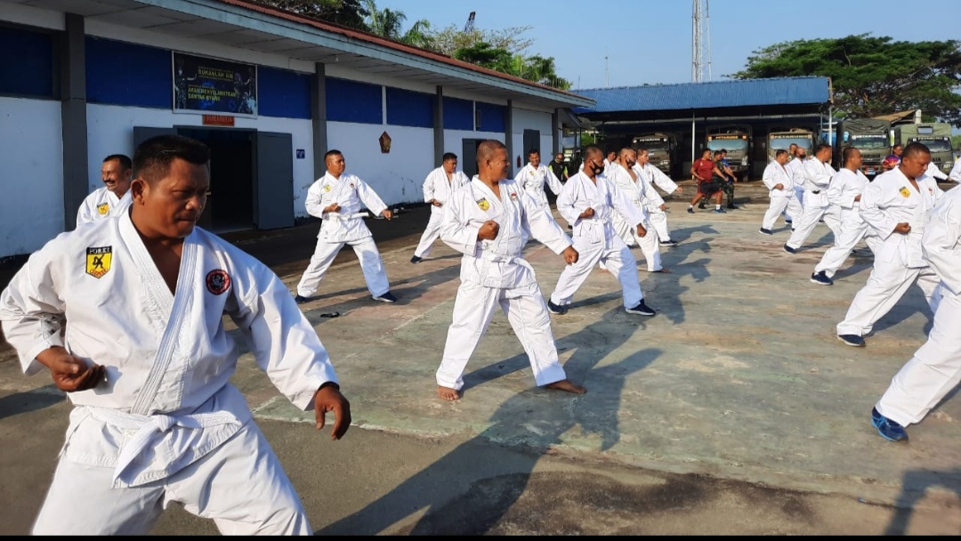 Untuk Tingkatkan Kemampuan Beladiri Yonmarhanlan I Laksanahkan Latihan ... Untuk Tingkatkan Kemampuan Beladiri Yonmarhanlan I Laksanahkan Latihan ...