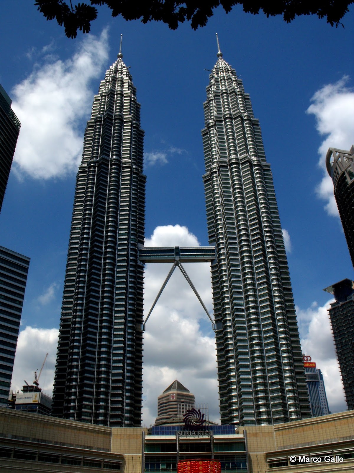 Vivir viajando: LAS TORRES PETRONAS Y LA TORRE MENARA, ICONOS DE KUALA LUMPUR. MALASIA