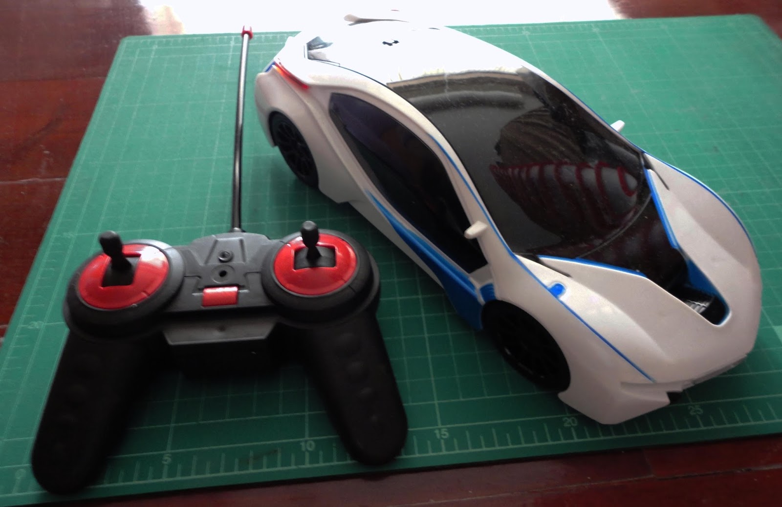 Hobby Witch: Bluetooth RC car controlled by Aduino via Android Application