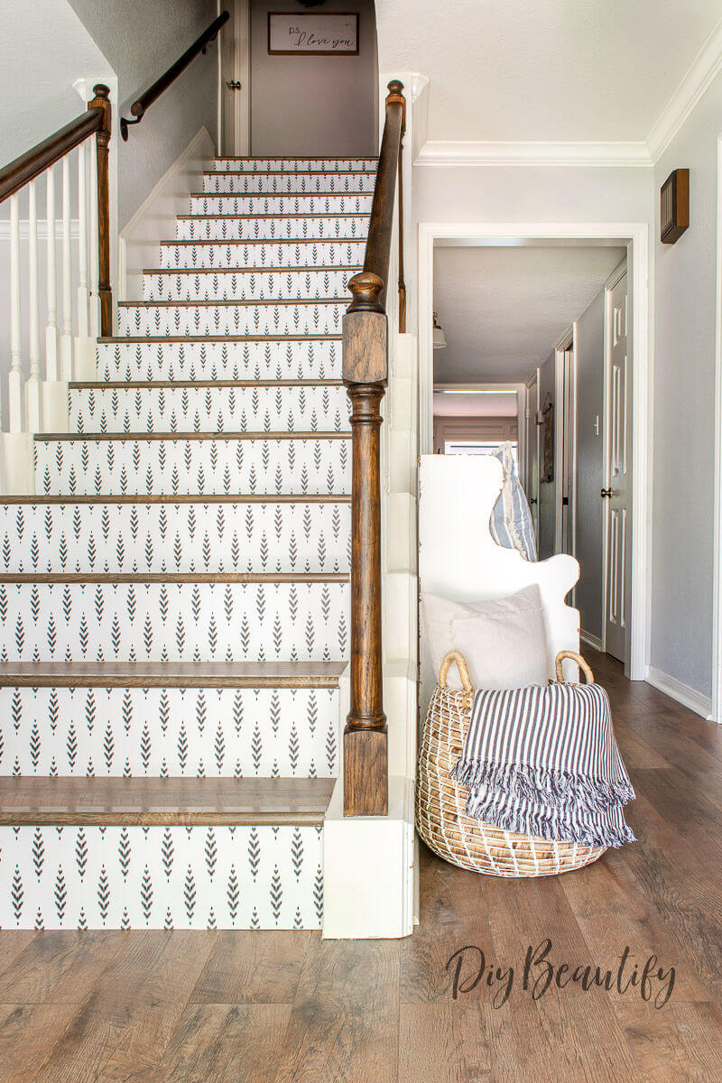Wait Until You See This Staircase Makeover - DIY Beautify - Creating ...