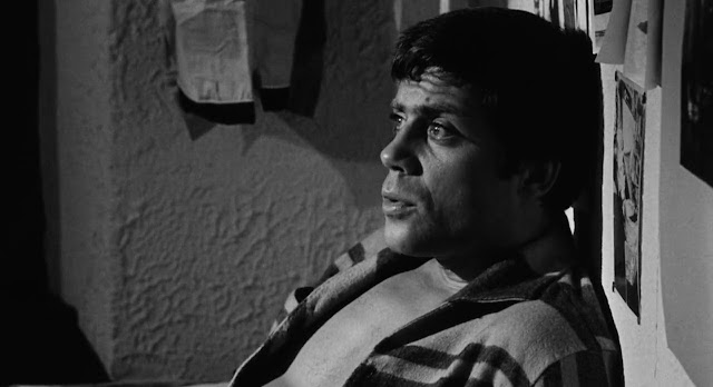 ausCAPS: Oliver Reed nude in The System