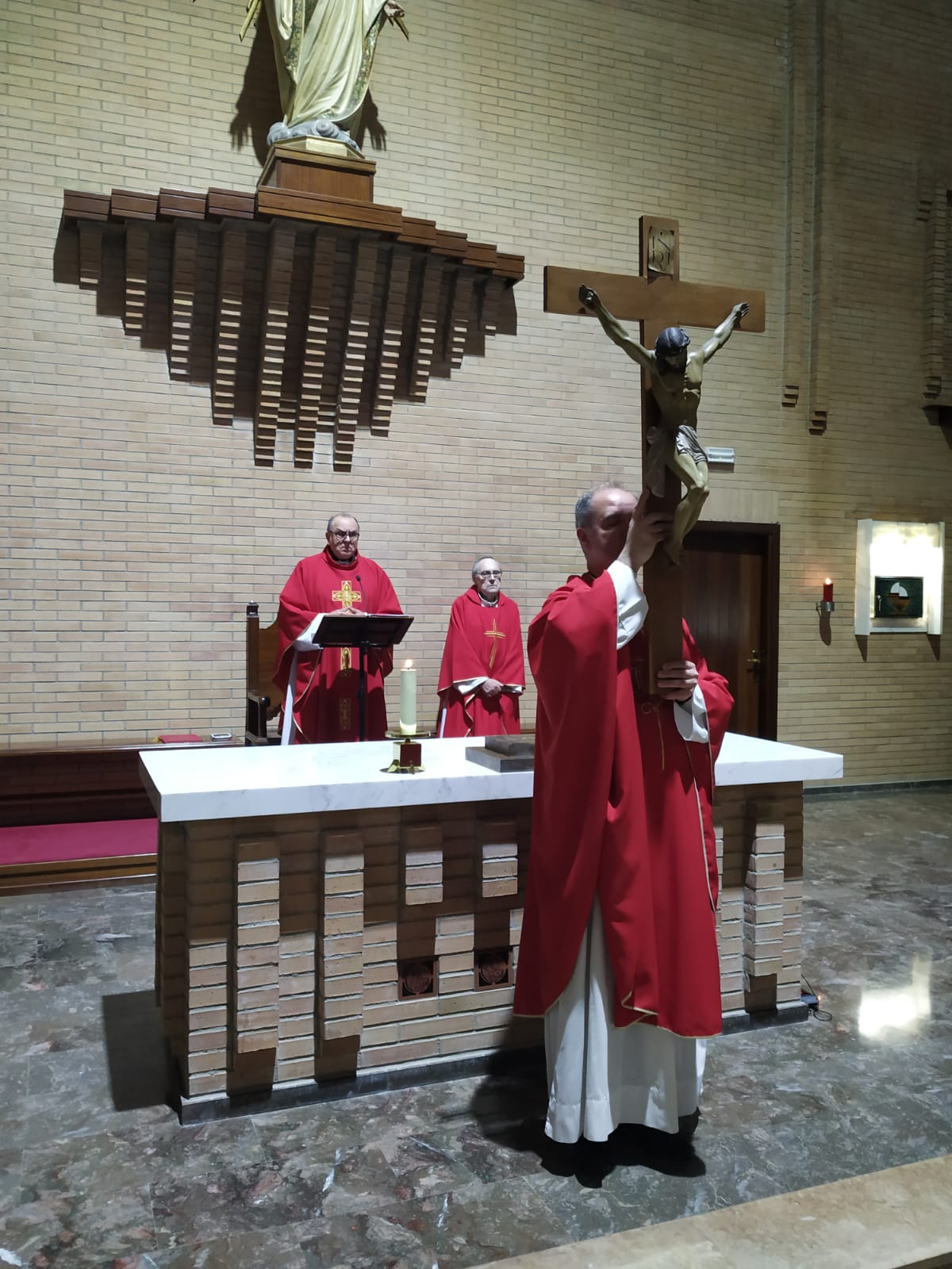 Celebración de la Pasión del Señor, Viernes Santo, 10-IV-20 - Parroquia ...