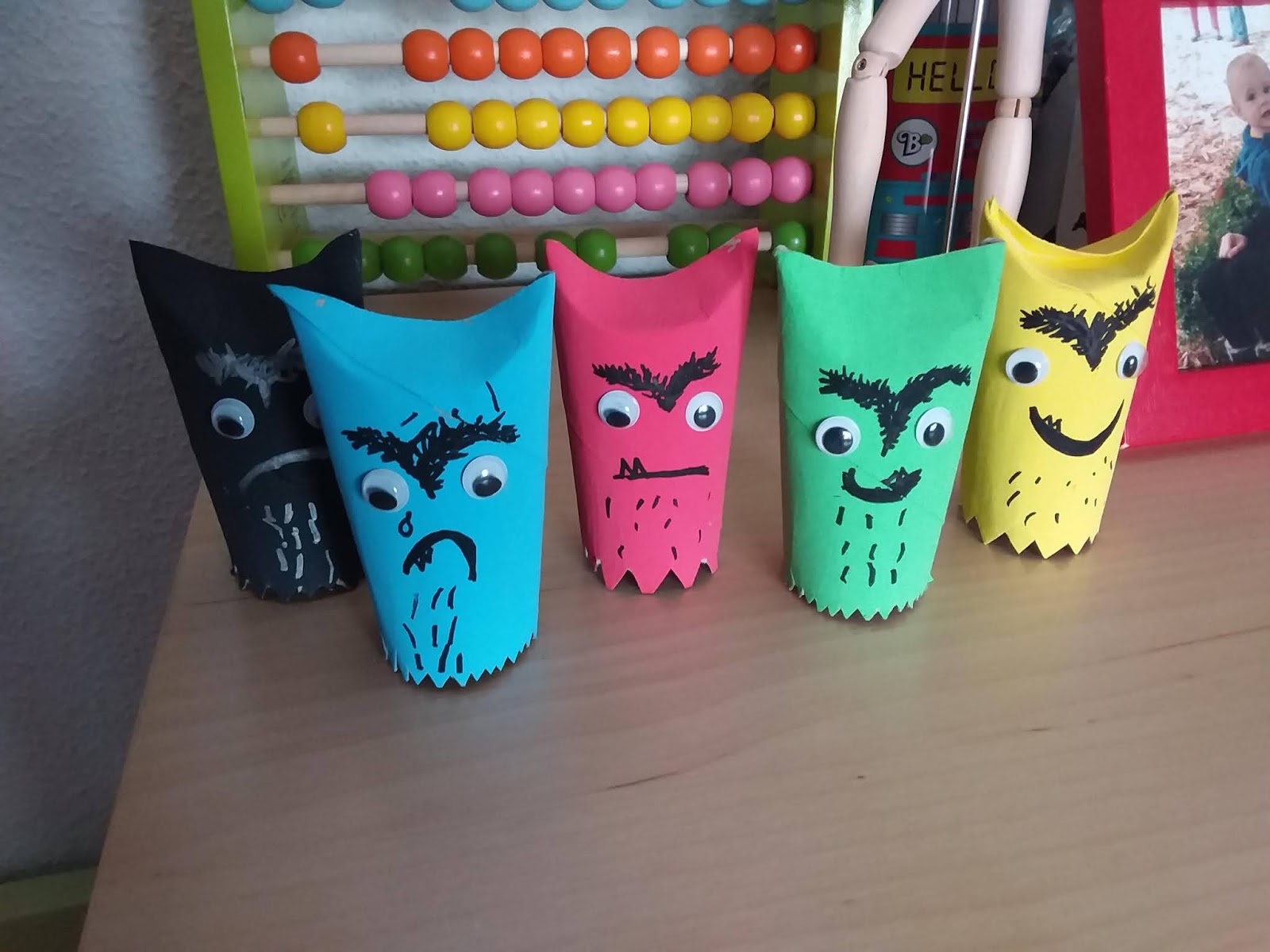 EL BLOG DE PRIMERO: EL MONSTRUO DE COLORES CON ROLLOS DE CARTÓN