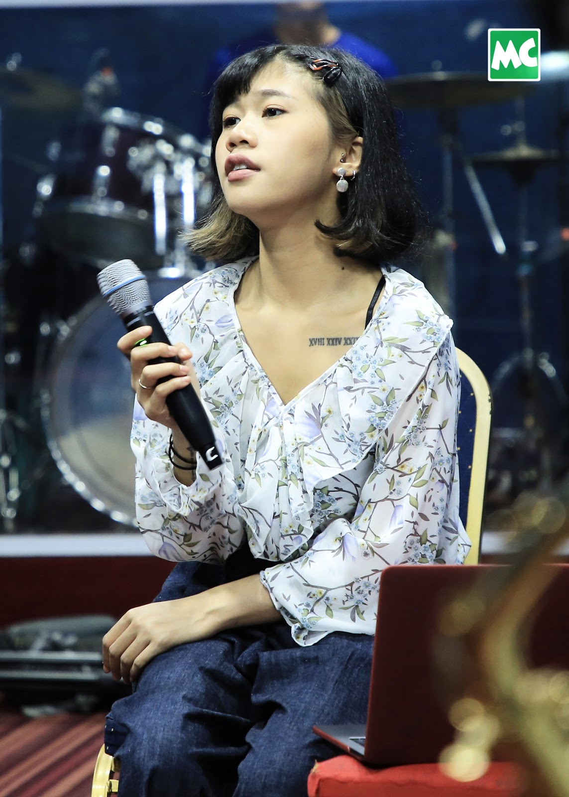 သီခ်င္းတိုက္ ေလ့က်င့္ေနတဲ့ Rachel Tayza