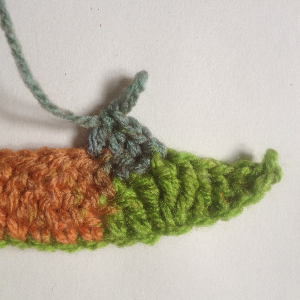 Bright Bag: Wavy crochet bunting