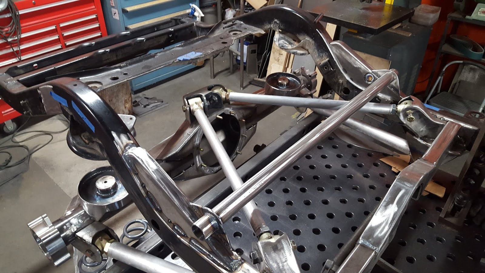 Martin Lange: Ford 9" custom axles.