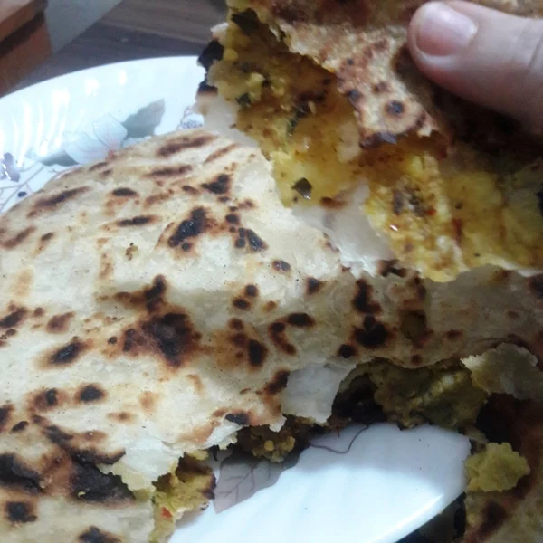 Aloo Paratha Recipe - Yummy Traditional