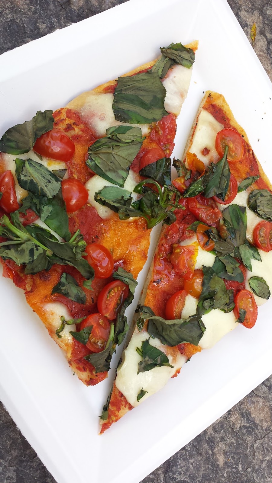 Toronto things: Tutti Pizza Toronto, pizza square, Yorkville