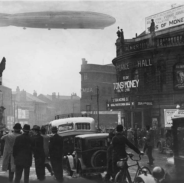 Andy Farrell: Graf Zeppelin Over Leeds UK 1931