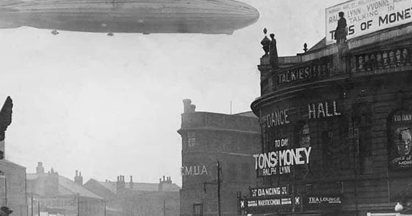 Andy Farrell: Graf Zeppelin Over Leeds UK 1931