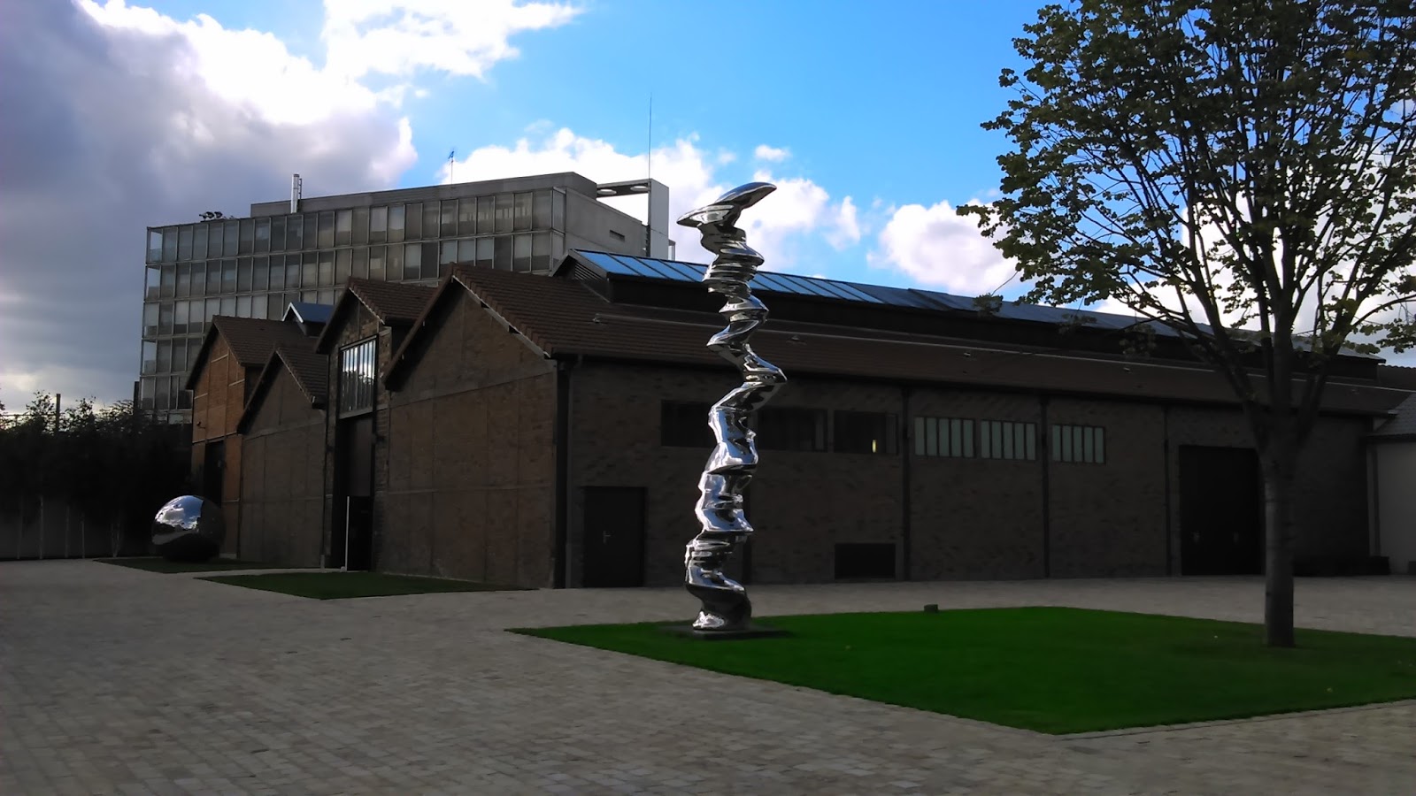 MY MAGICAL ATTIC: TONY CRAGG AT GALERIE THADDAEUS ROPAC PANTIN