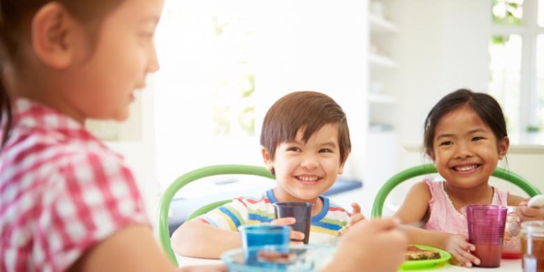 Ingat, Anak Meniru Orang Tua Bahkan Pola Makannya