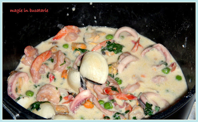 Magie in bucatarie...: Fructe de mare cu sos de smantana