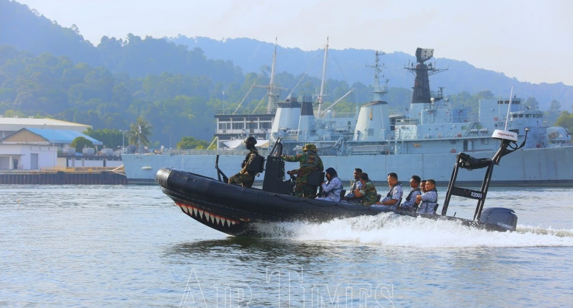 DEFENSE STUDIES: TLDM Terima 11 Bot Tempur RHIB untuk Perkasa Op Benteng