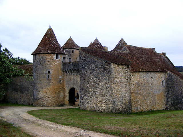 Days on the Claise: Four Fabulous Medieval Fortresses in the Anglin Valley