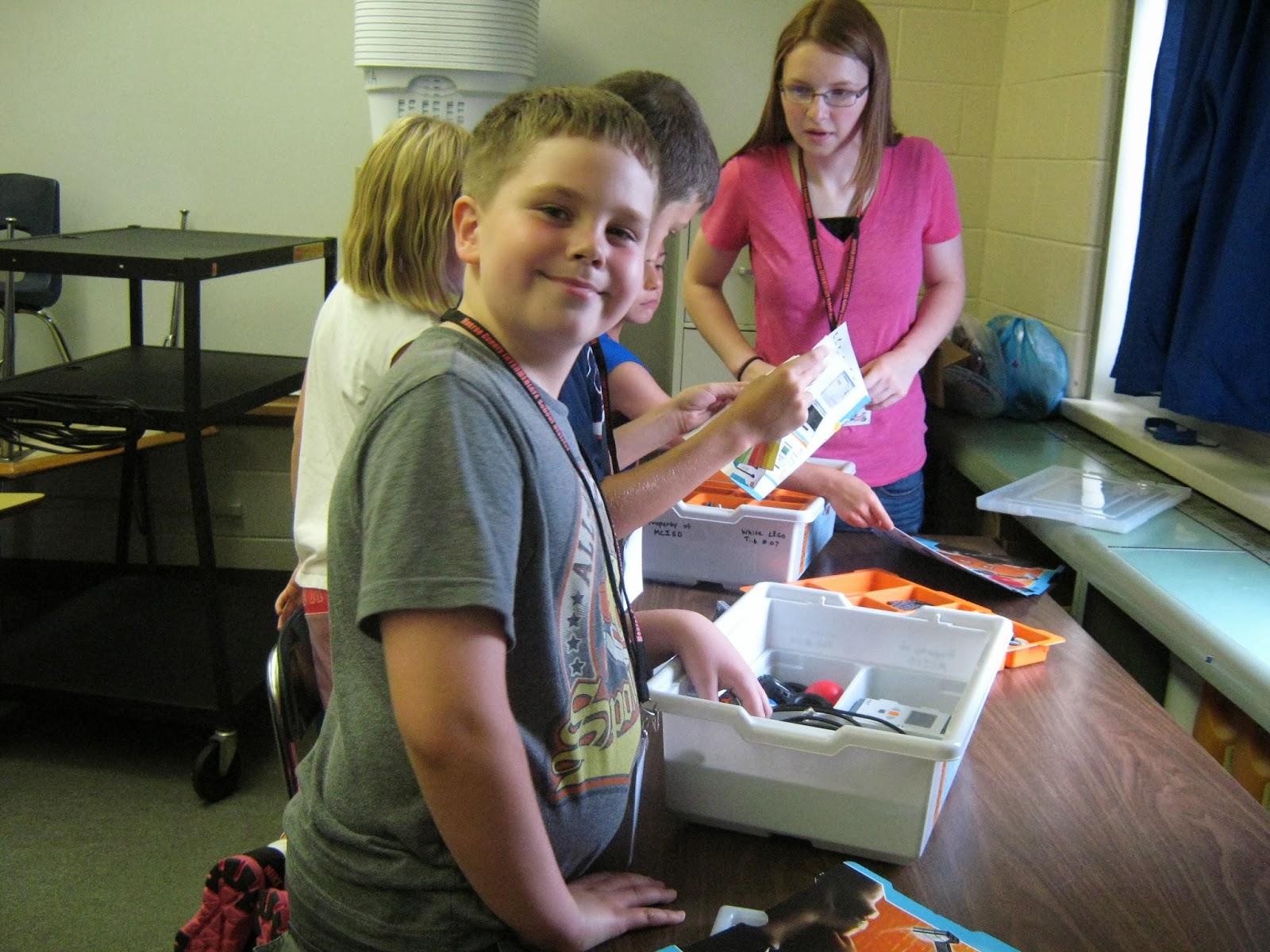 What's Happening around Ida: Ida Elementary students are building robots!