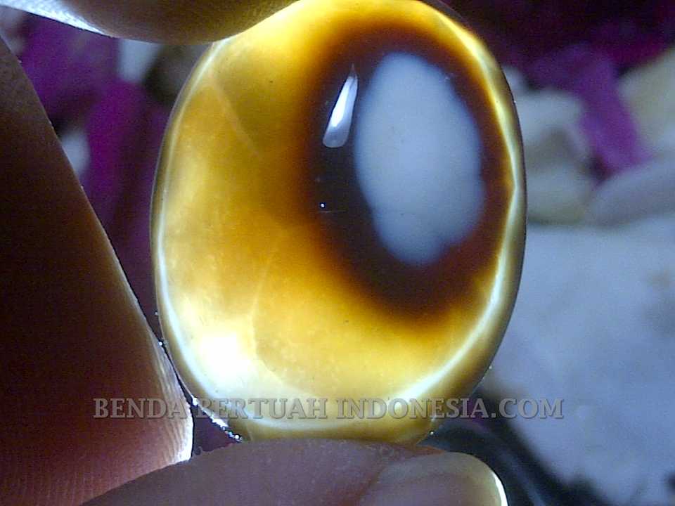 Mustika Tembus Alam Gaib - Benda Bertuah Indonesia