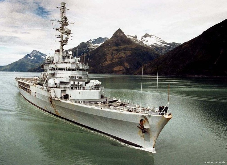 Naval Analyses: WARSHIPS OF THE PAST: Jeanne d'Arc helicopter cruiser ...