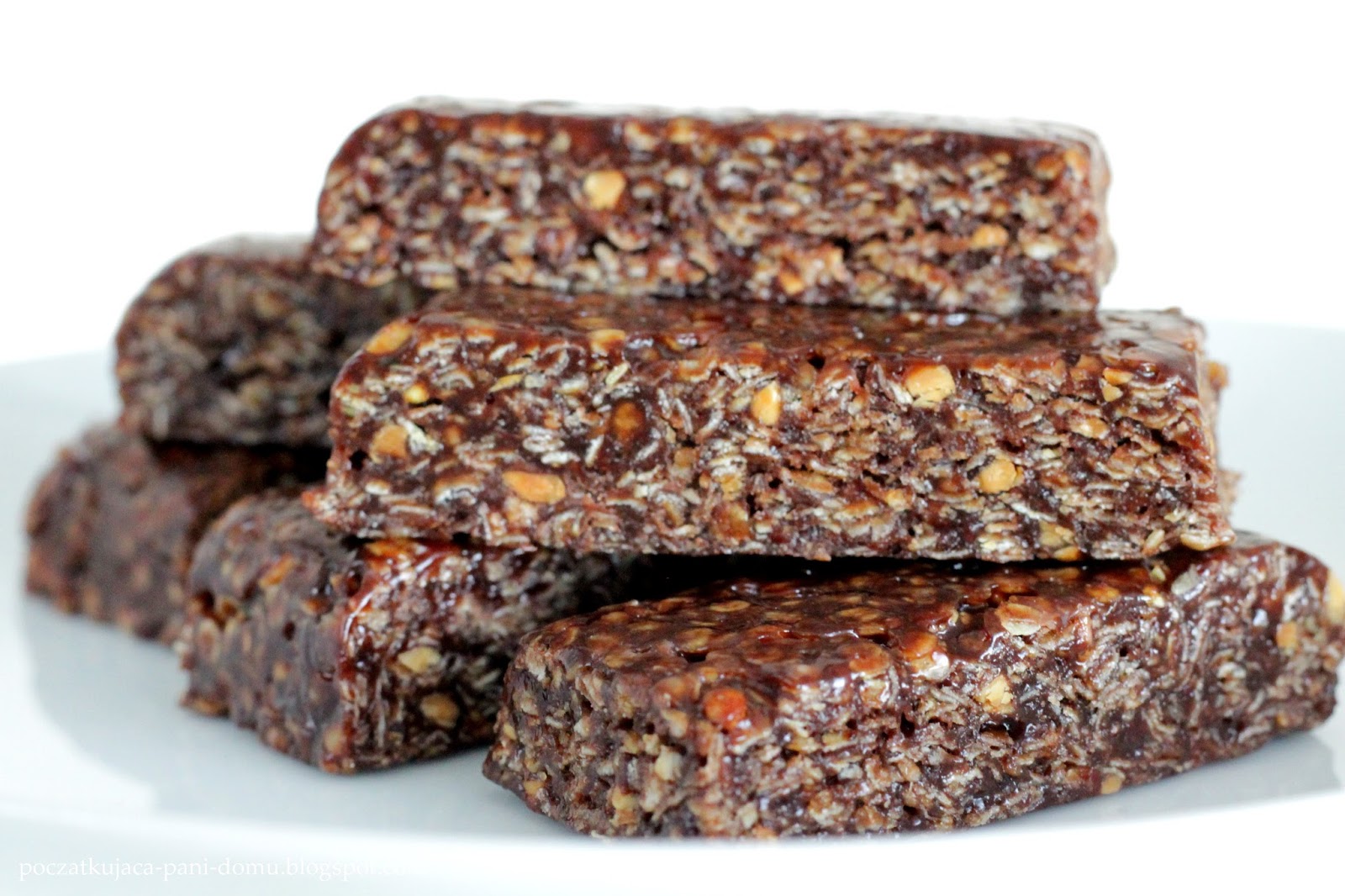 Początkująca pani domu: Czekoladowe batoniki z płatków jaglanych.