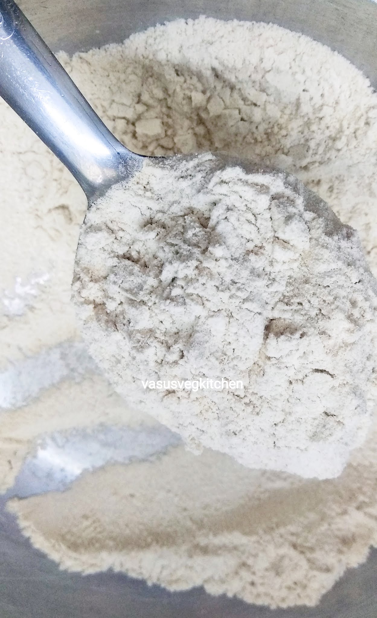 Vasusvegkitchen: Batheeth - Emirati Dates crumble Batheeth