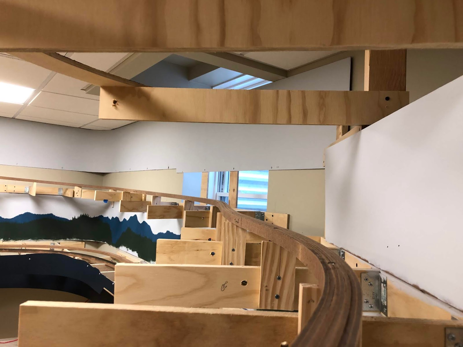 Cascade Sub: Up the Hill (Benchwork and Subroadbed) - the MRH Forum