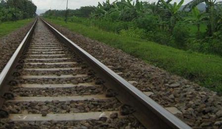Mengapa Rel Kereta Api Banyak Batu Kerikil?