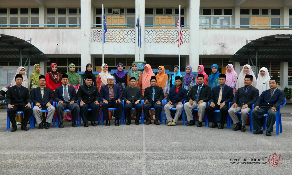 Diari SMAPR: FOTO KENANGAN SAFF WARGA PENDIDIK SMA PARIT RAJA 2011