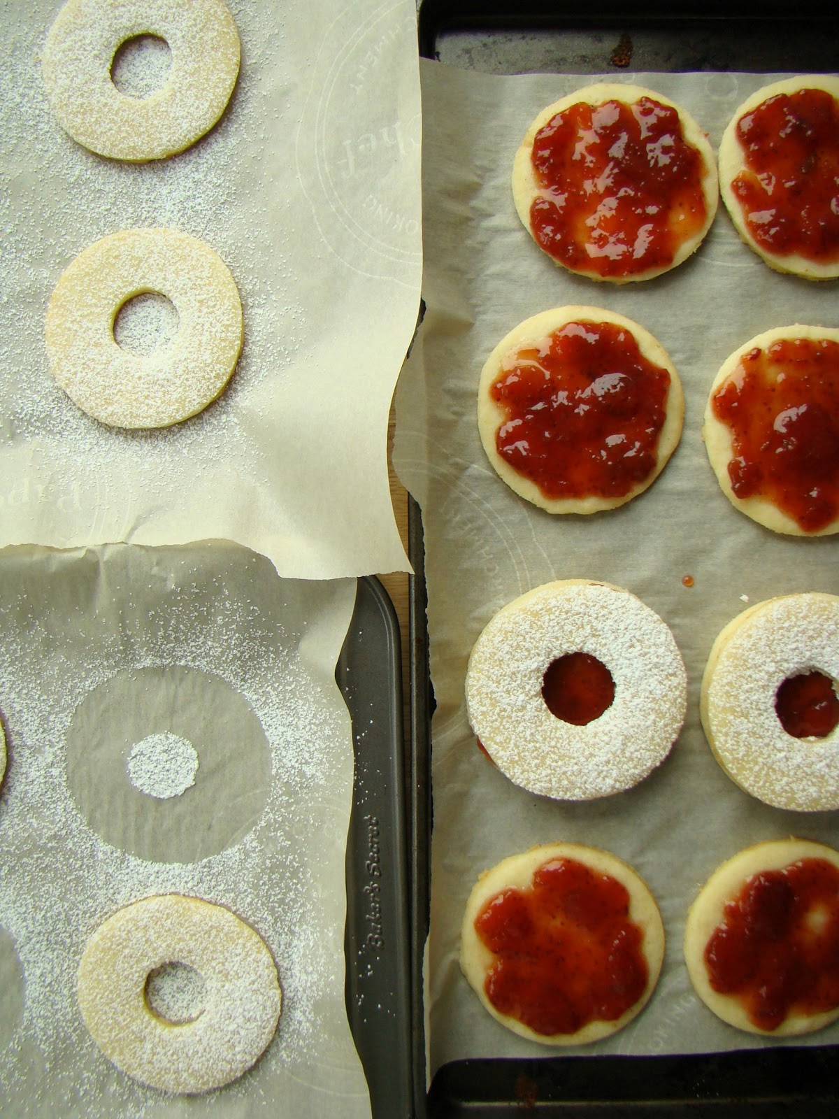 Peekaboo jam cookies