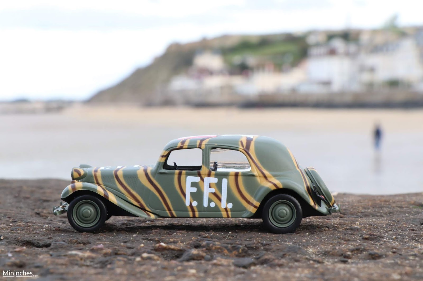 La Citroën Traction FFI premier numéro de la collection Altaya voitures ...