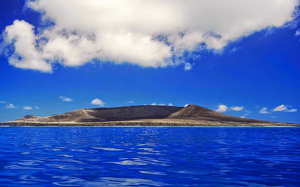 WRLTHD: First photographs emerge of new Pacific island off Tonga
