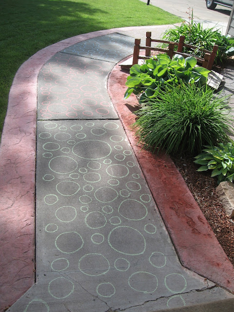 Almost Unschoolers: Sidewalk Chalk Circles