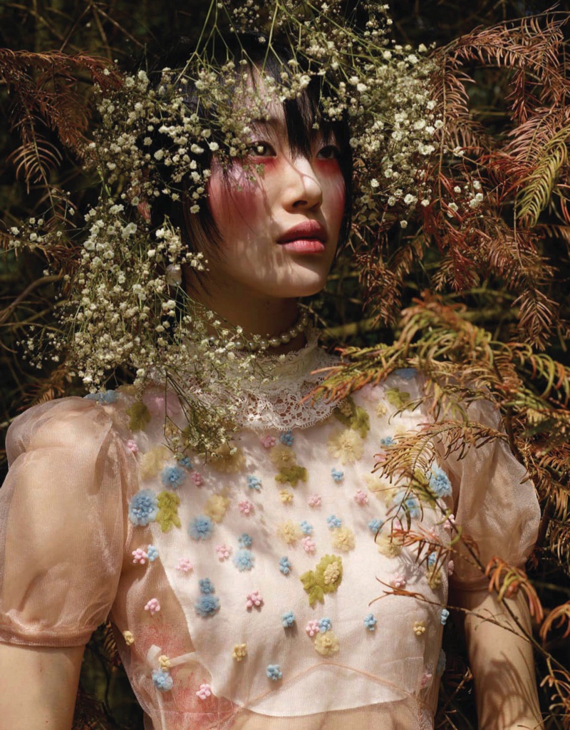 Sora Choi showcases elegant romantic ensembles for Vogue China December ...