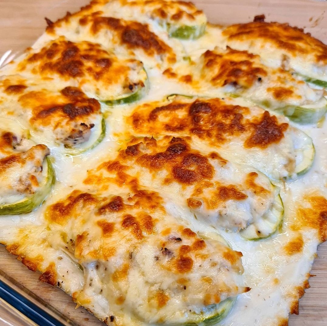 STUFFED ZUCCHINIS WITH CHICKEN & BECHAMEL SAUCE