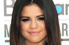 Mint Green: Estilo da Famosa: Selena Gomez