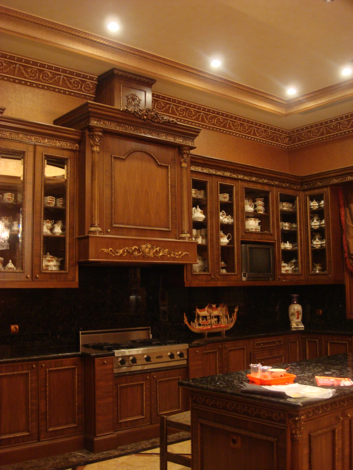 RUMAH DISAIN: Kitchen Set - bergaya klasik elegan