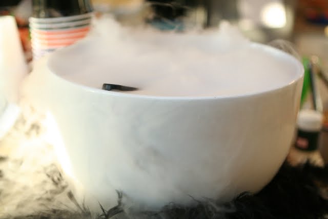 Friendly Kitchen: Dry Ice Root Beer
