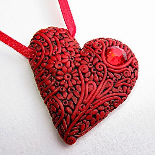 KUFER z artystycznym rękodziełem : 1000 serc