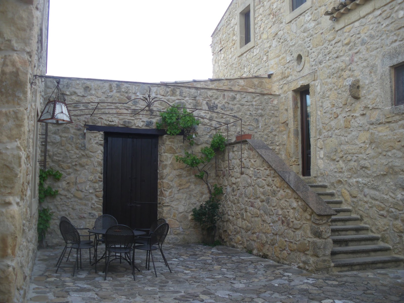 Trapani, una falce sul mare: Bagli storici