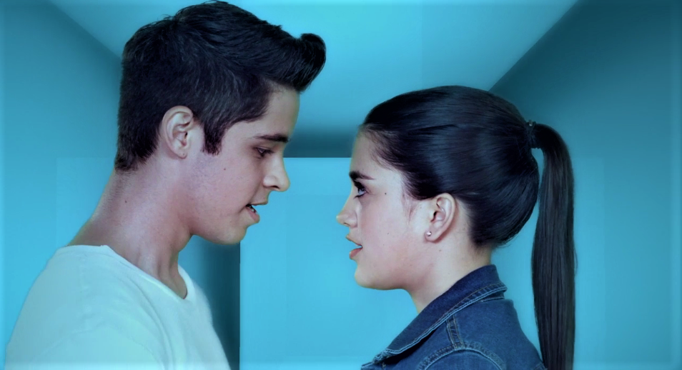 Clipe “Kally’s Mashup”: CRUSHED