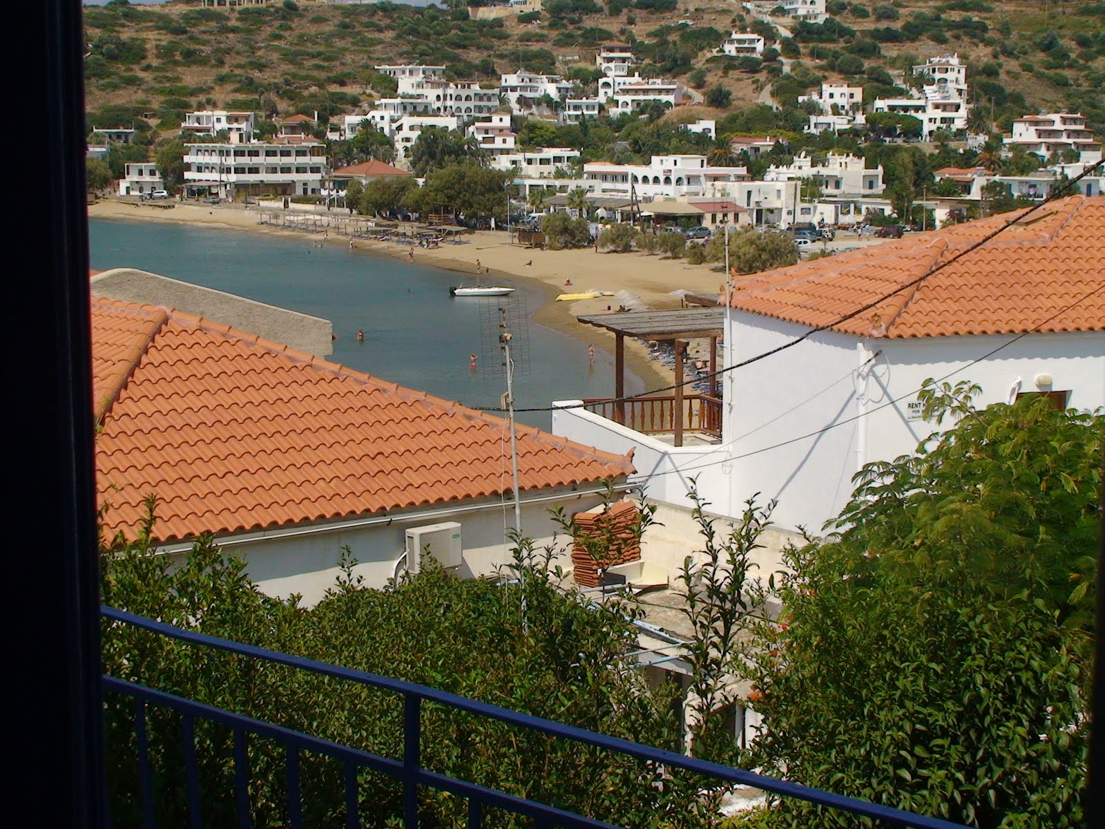 BATSI-ANDROS (DJL): ΕΝΟΙΚΙΑΖΕΤΑΙ ΔΥΑΡΙ ΣΤΟ ΜΠΑΤΣΙ ΤΗΣ ΑΝΔΡΟΥ.