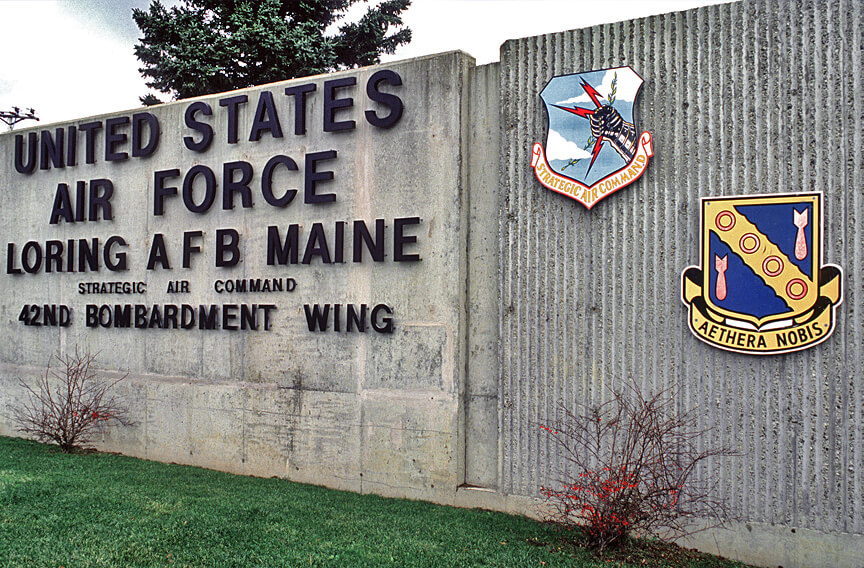 Présences des autres mondes: Incursion ovni à la base aérienne de ...