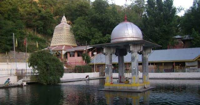 CHINAR SHADE : MATTAN ( KASHMIR ) , SIKH GURUS AND KASHMIRI PANDITS..