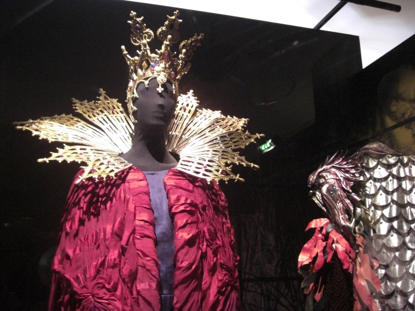 Daniel Ogier le décorateur: COSTUMER LE POUVOIR opéra et cinéma