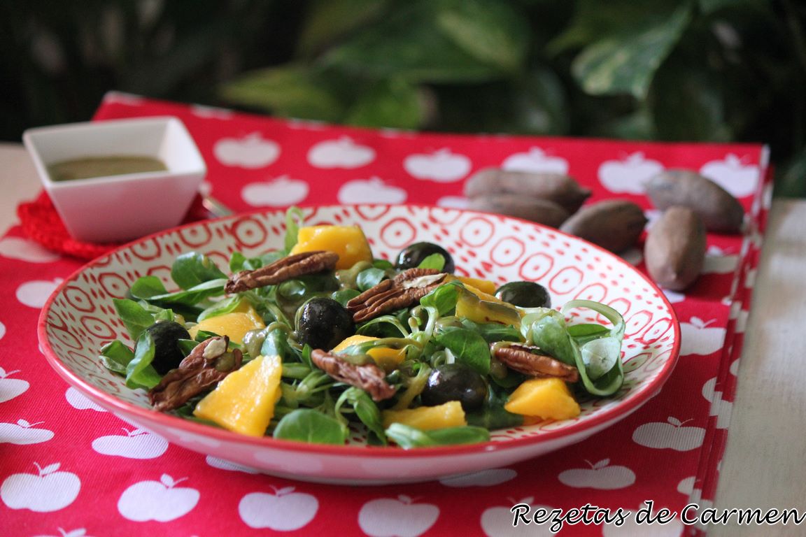 Ensalada de mango, canónigos, y nueces.