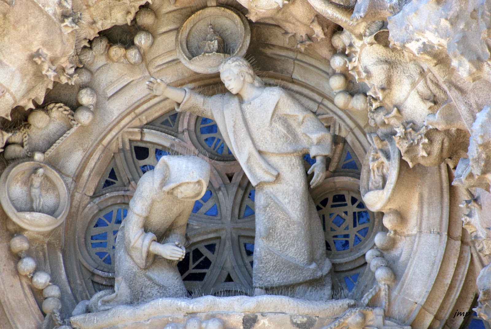 TOT PASSEJANT: La Sagrada Familia. Façana del Naixament. Simbologia