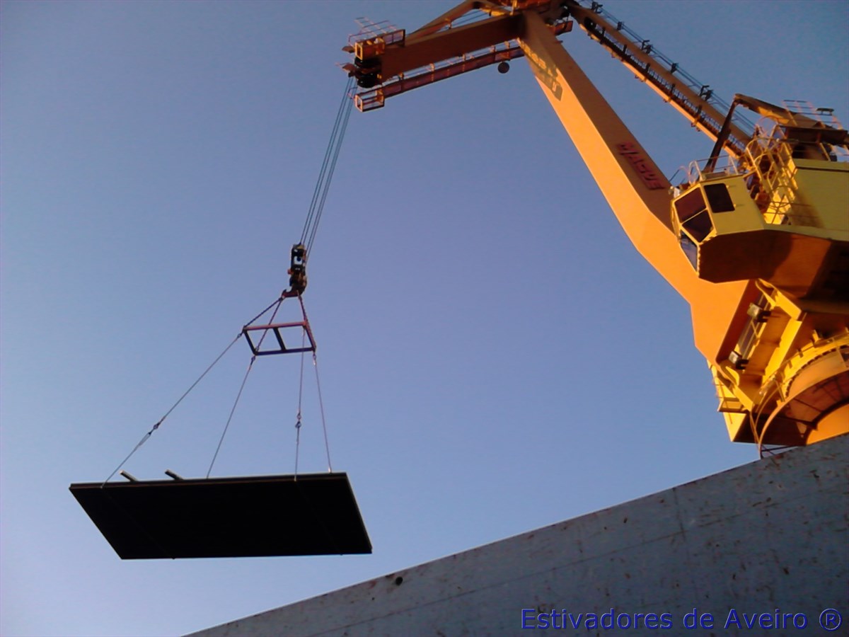 Descarga de chapa ~ Estivadores de Aveiro