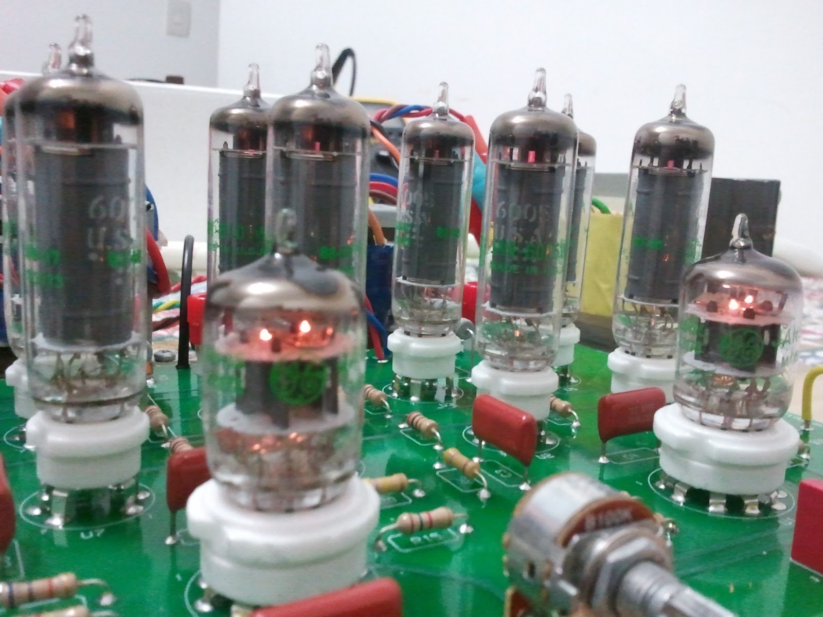 Knowing Electronic Stuff: Assembling the Stereo Tube Amplifier