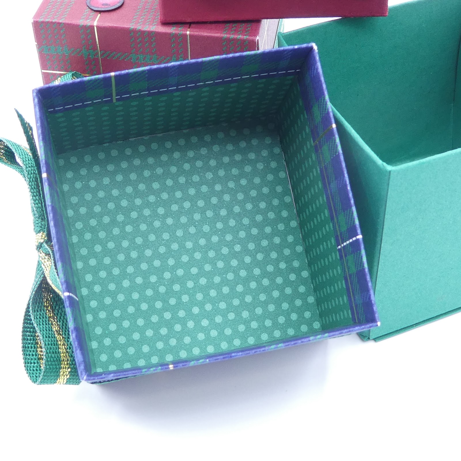 Karin's Papercraft: Wrapped in Plaid Box